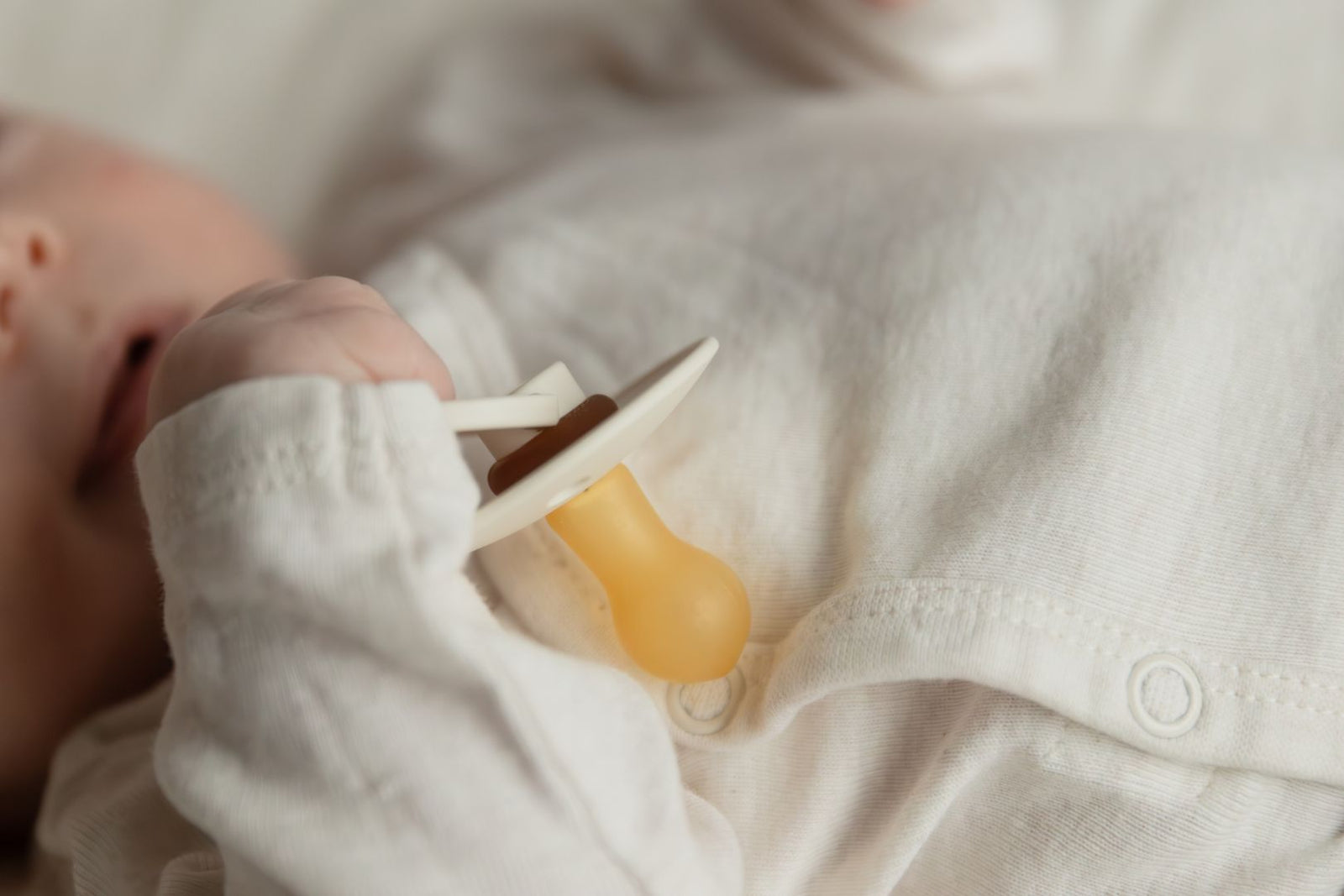 How to Make Your Baby Accept a Pacifier | BIBS Guide – Babyluv